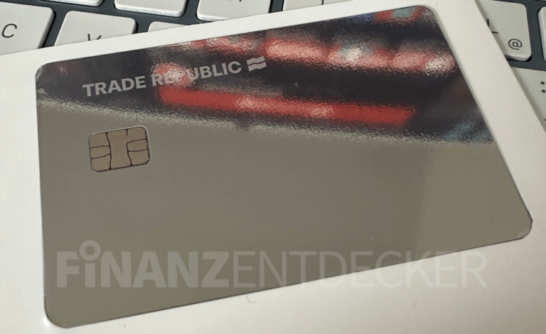 Trade Republic Karte: Visa-Debitkarte mit Cashback und Zinsen